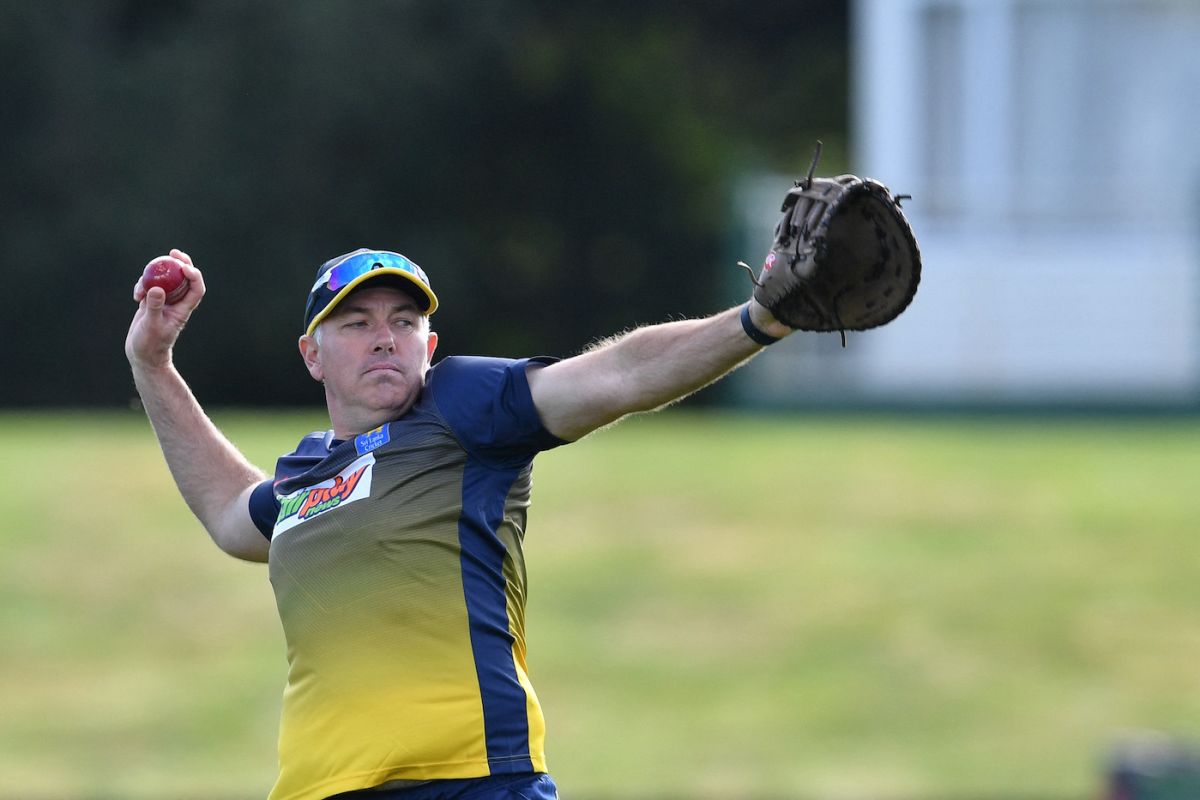 Chris Silverwood lends a mitted hand at practice | ESPNcricinfo.com
