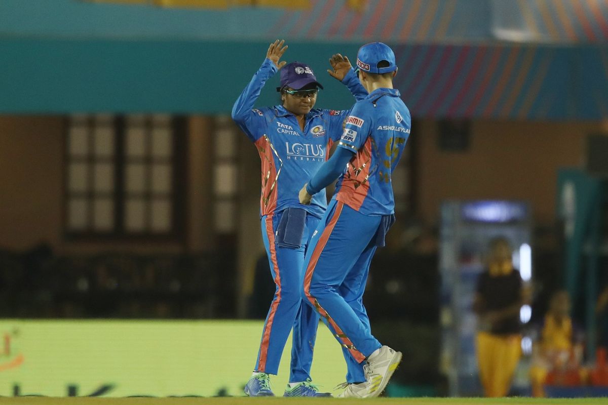 Saika Ishaque celebrates with Issy Wong after trapping Devika Vaidya ...