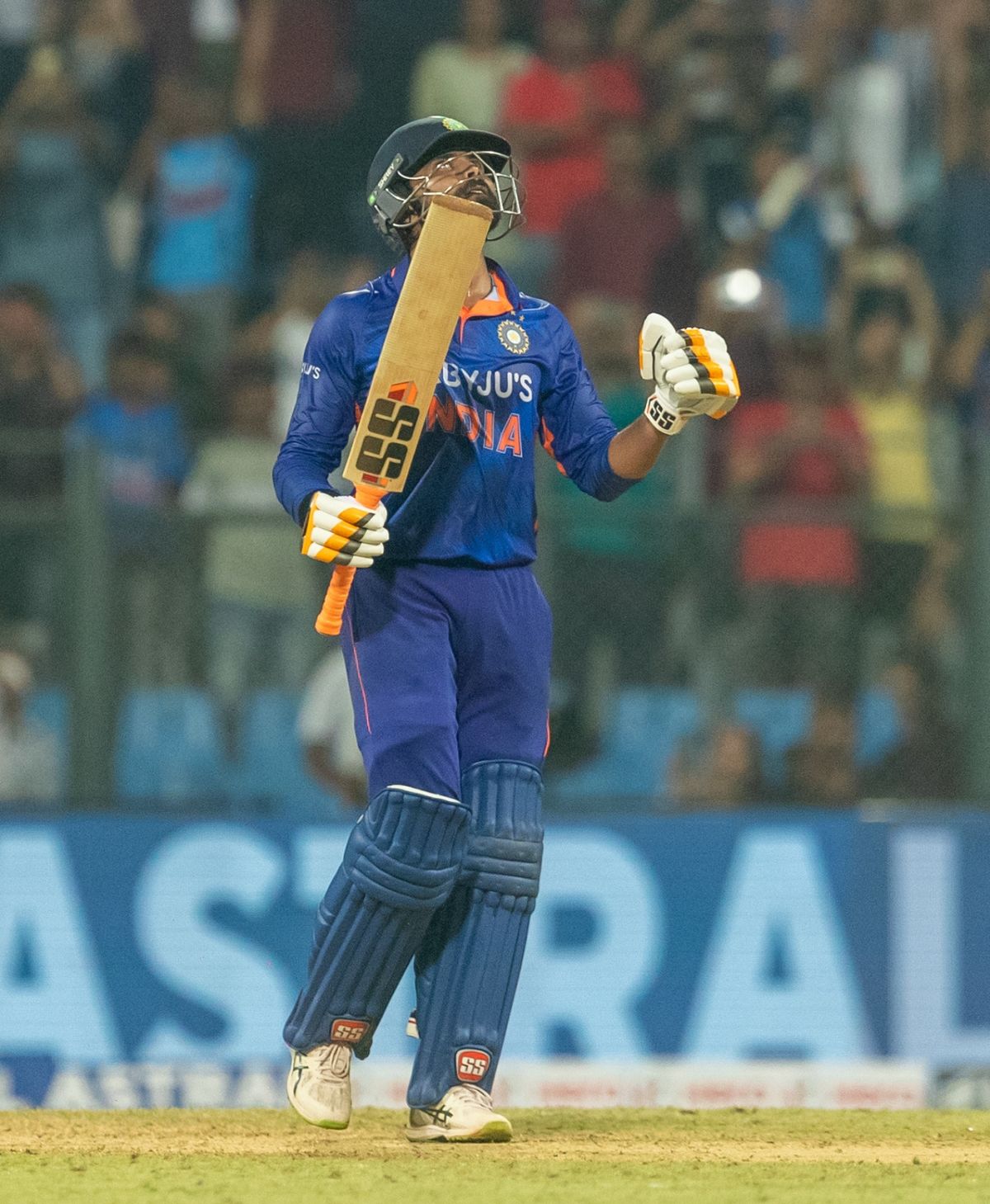 Ravindra Jadeja celebrates after hitting the winning runs ...