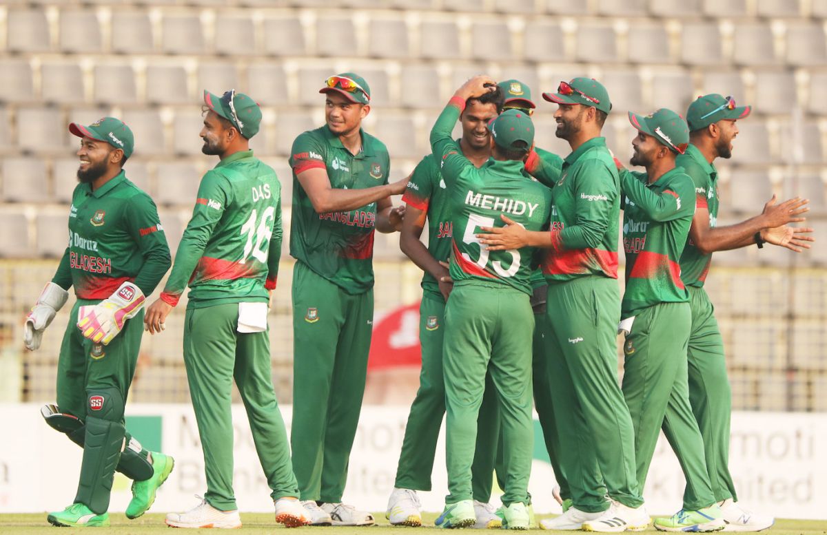 Aaron Hardie celebrates the wicket of Fergus O'Neill | ESPNcricinfo.com