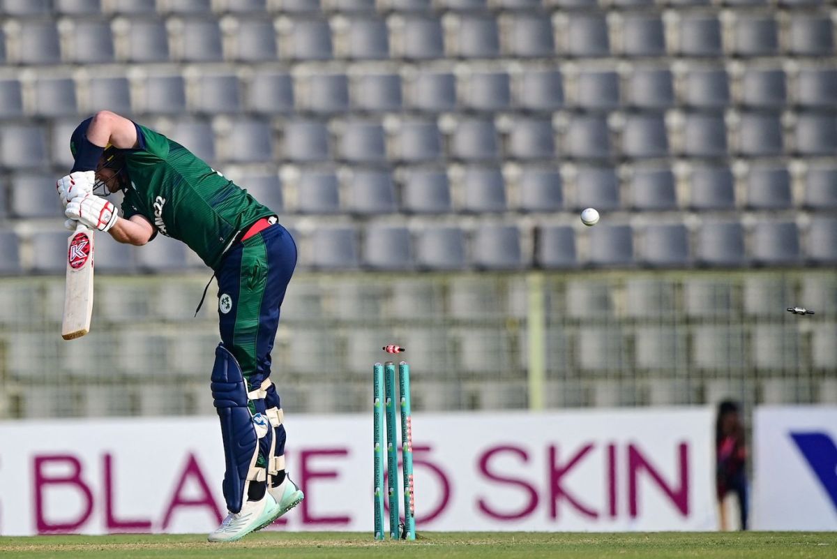 Taskin Ahmed celebrates a wicket with his team-mates | ESPNcricinfo.com