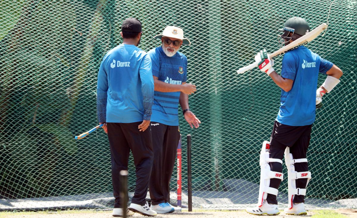 Chandika Hathurusingha is on the job | ESPNcricinfo.com