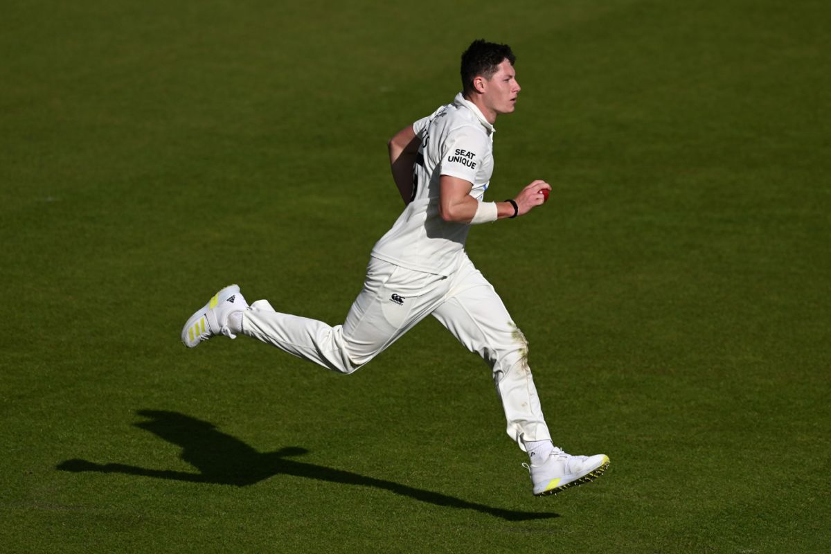 Matt Potts approaches the crease | ESPNcricinfo.com