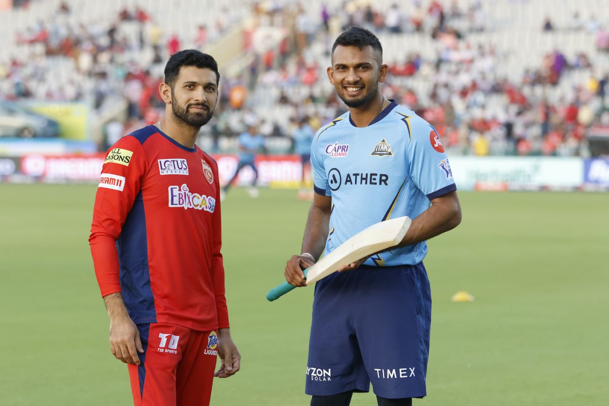 Sikandar Raza and Dasun Shanaka pose for the camera | ESPNcricinfo.com
