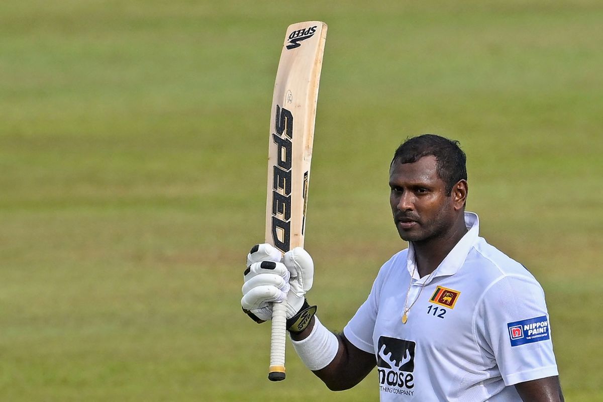 Angelo Mathews celebrates his century | ESPNcricinfo.com