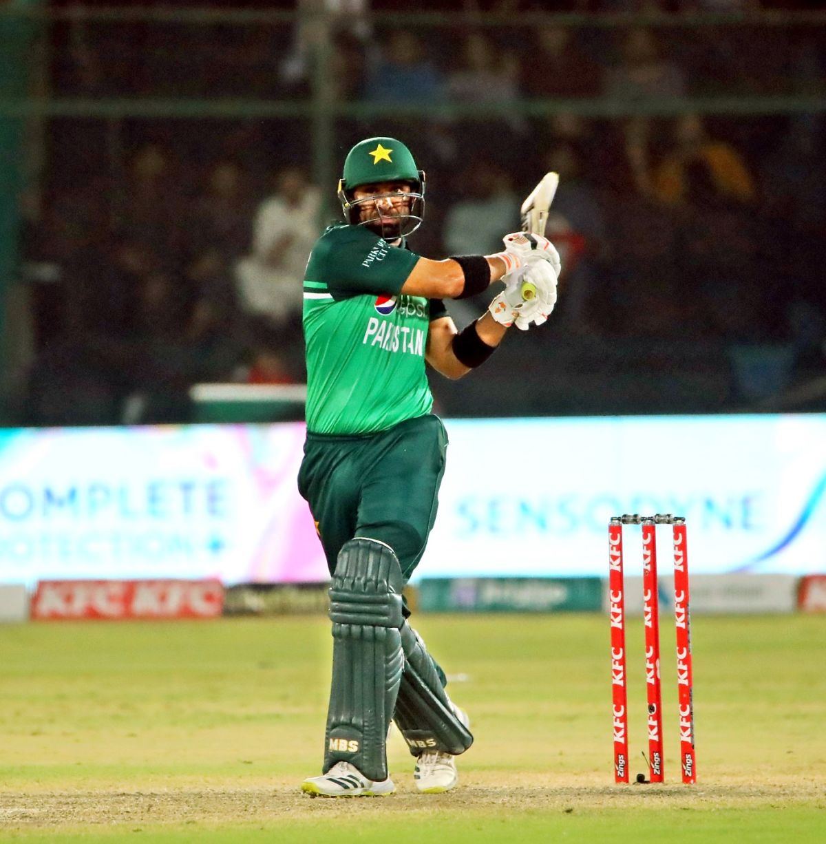 Iftikhar Ahmed kept Pakistan in with an aggressive half-century ...
