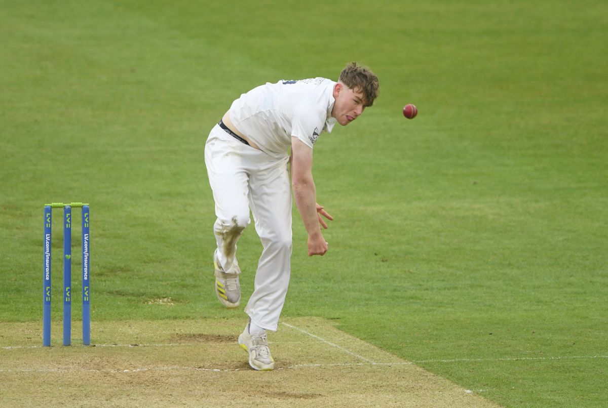 Matthew Revis strains for effect | ESPNcricinfo.com