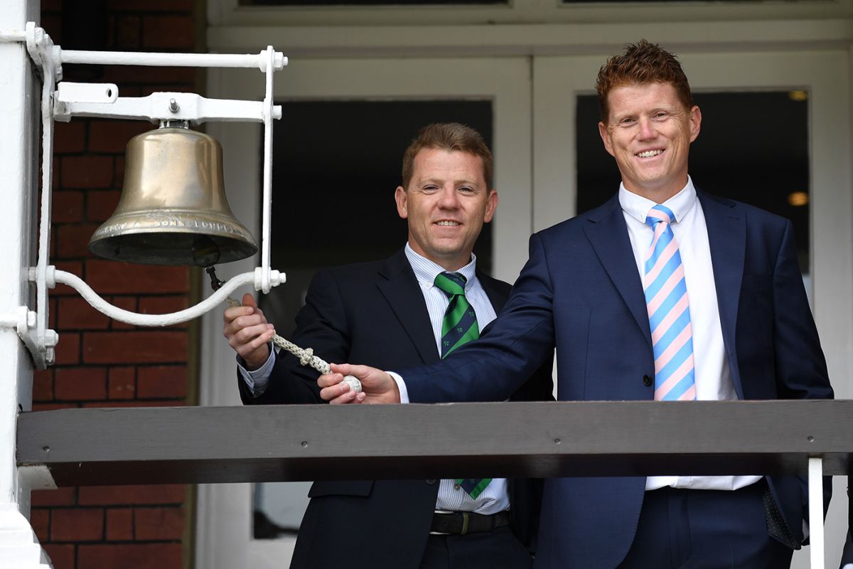 Niall and Kevin O'Brien ring the five-minute bell at Lord's ...
