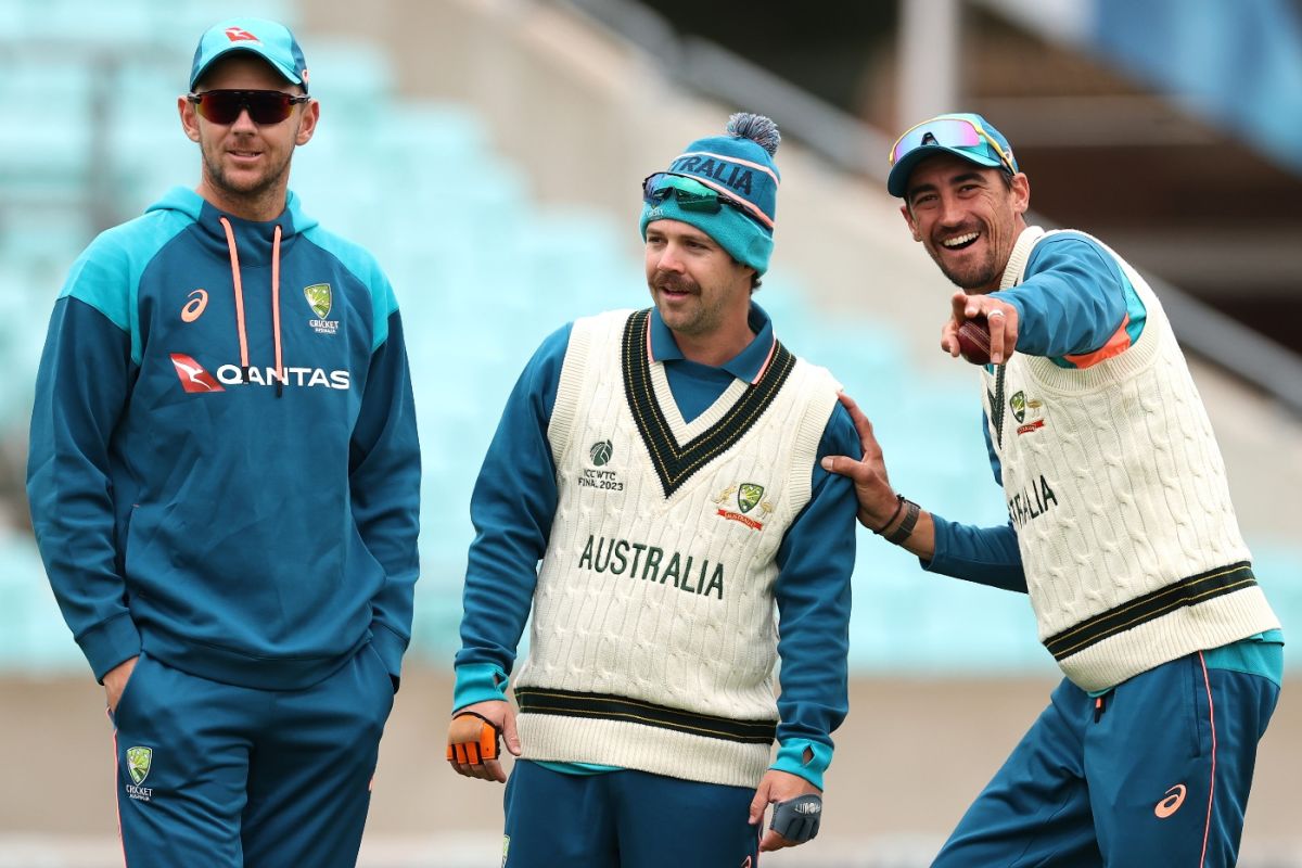 Travis Head gets ready to bat during Australia's practice session ...
