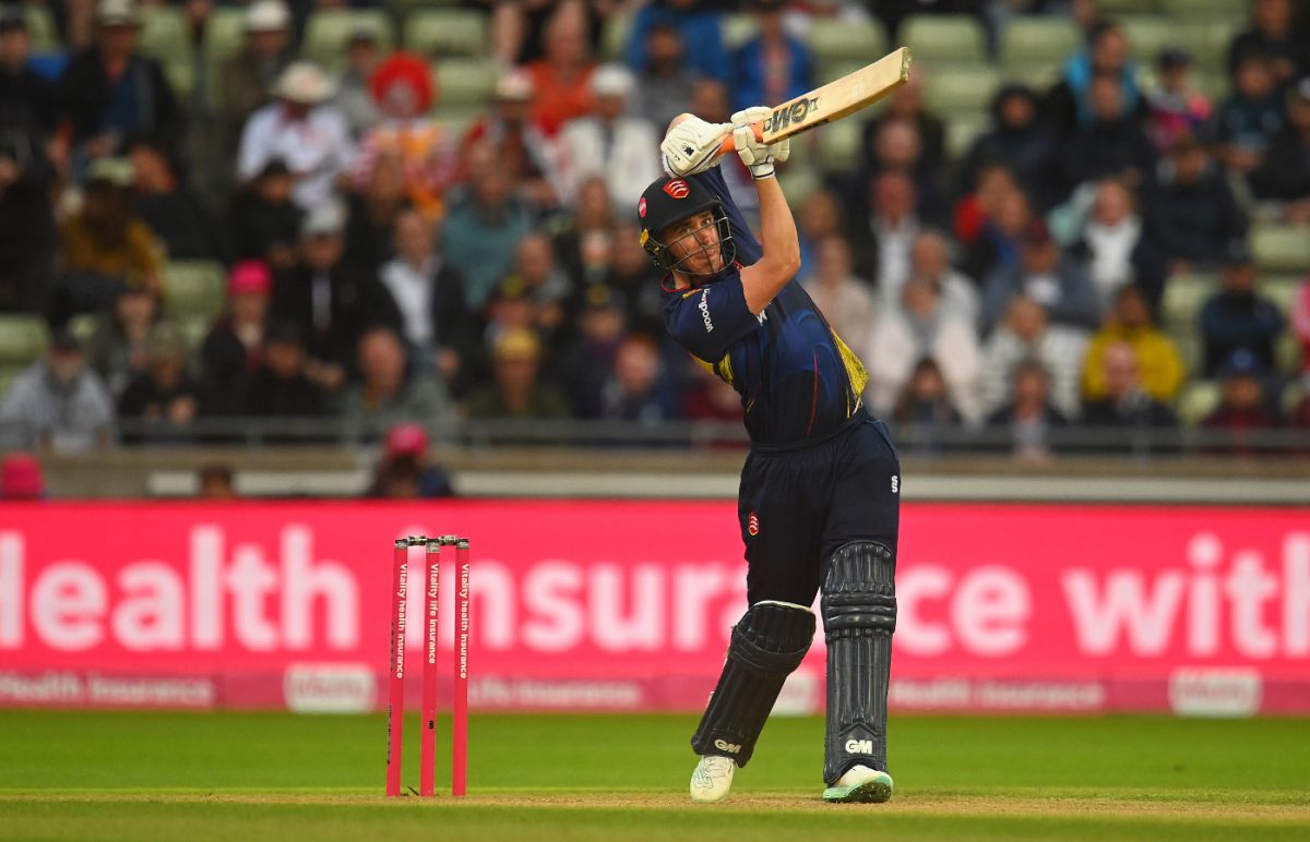 Paul Walter claimed three key wickets for Essex | ESPNcricinfo.com