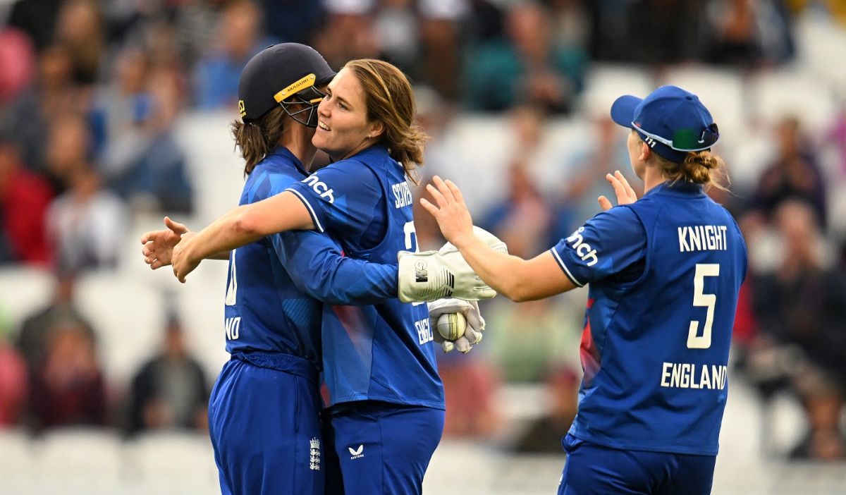 Heather Knight and Kate Cross embrace after clinching the series ...
