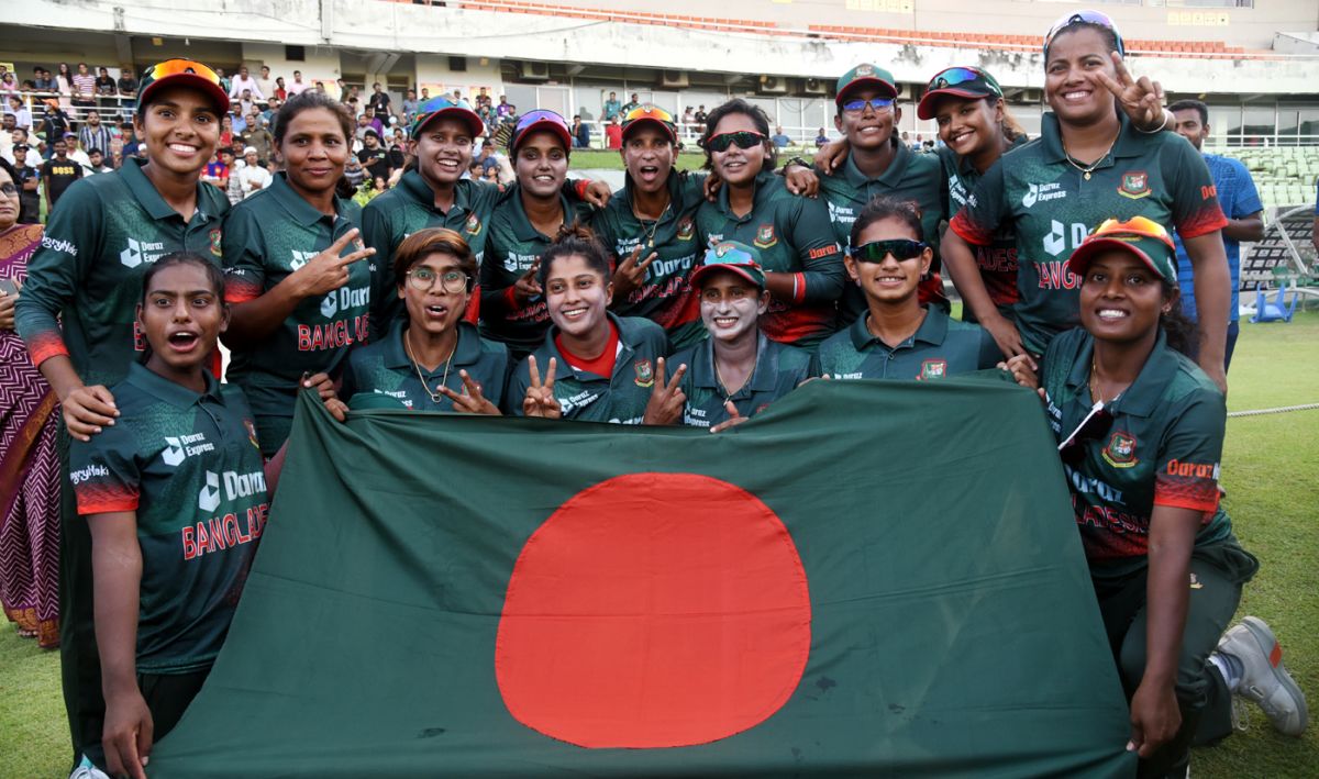 The Bangladesh team is all smiles after sharing the ODI series 1-1 ...