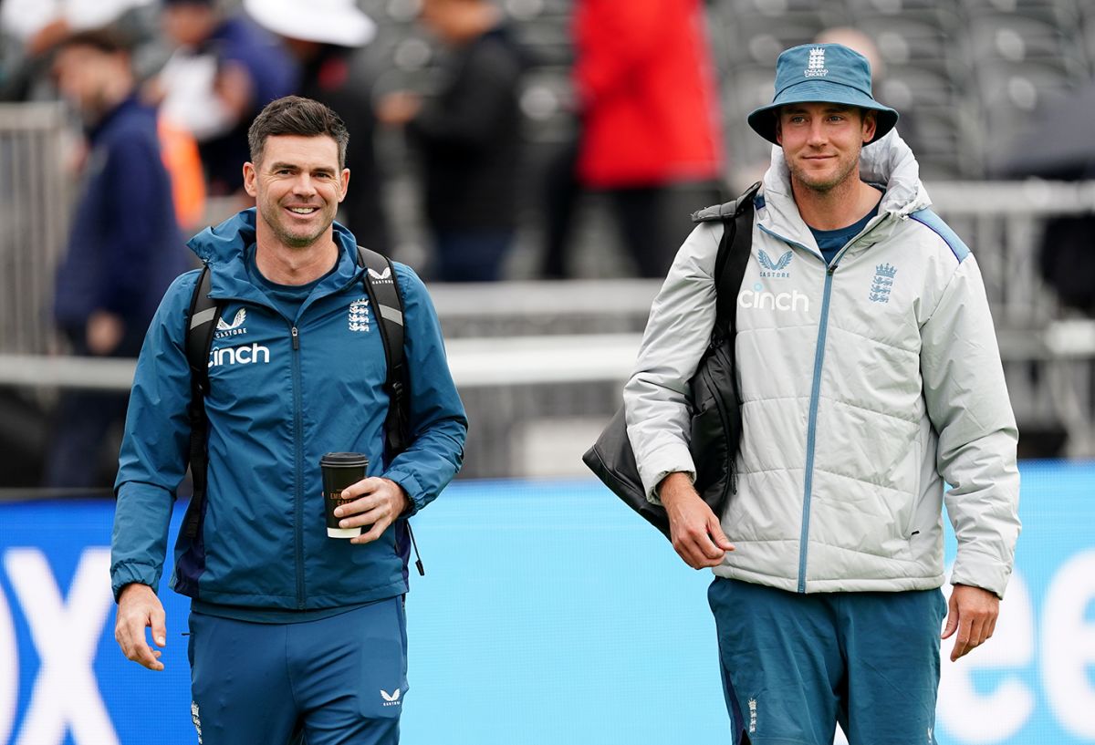 Stuart Broad and James Anderson arrive at Emirates Old Trafford ...