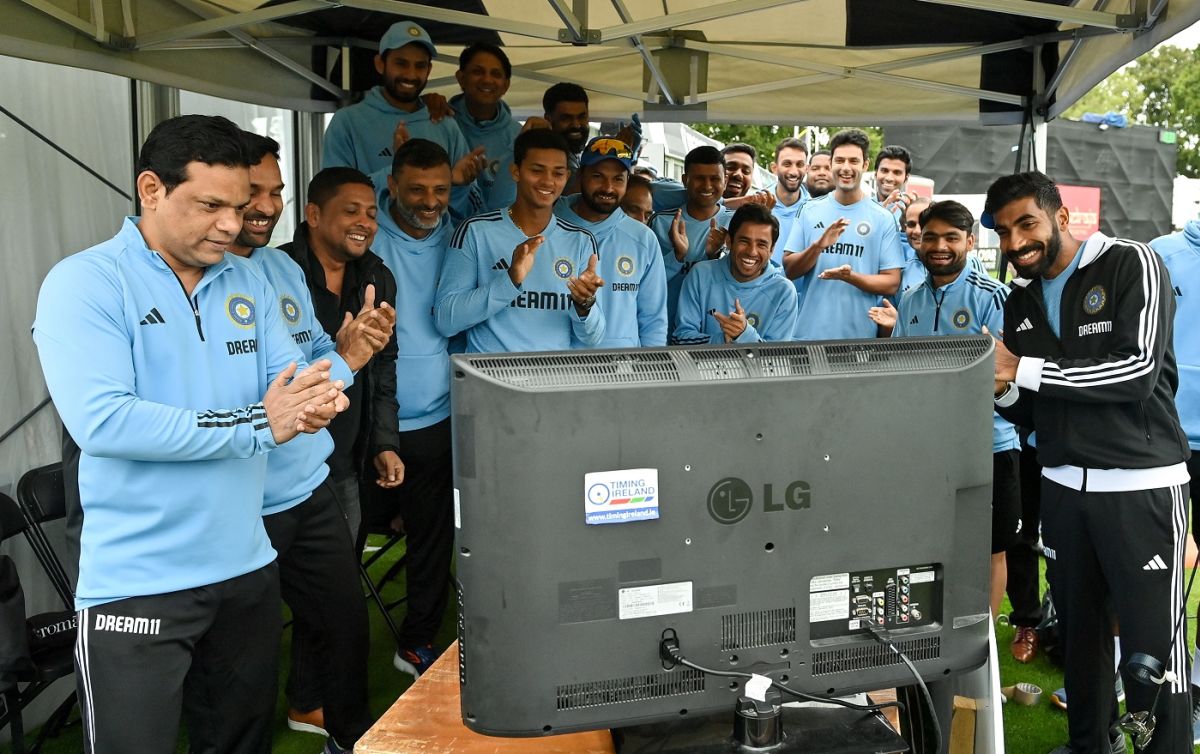 Team India applaud ISRO's Chandrayaan-3 landing on the moon ...