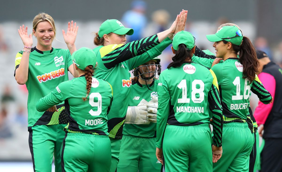 Georgia Adams (obscured) struck early for Southern Brave | ESPNcricinfo.com