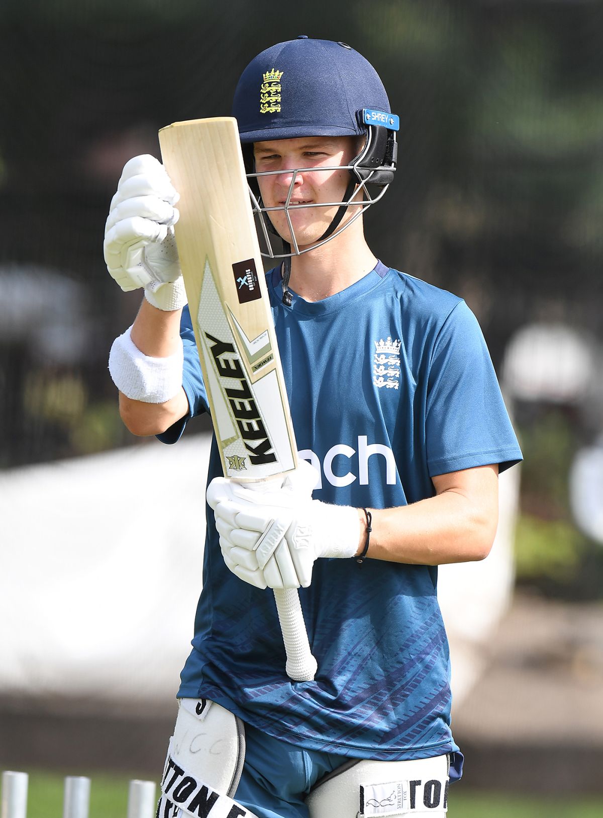 Jadyn Denly inspects his bat | ESPNcricinfo.com