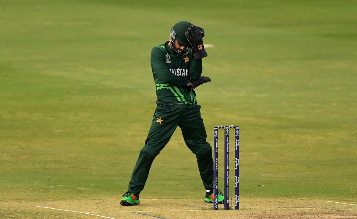 Mohammad Rizwan holds his head in disappointment | ESPNcricinfo.com