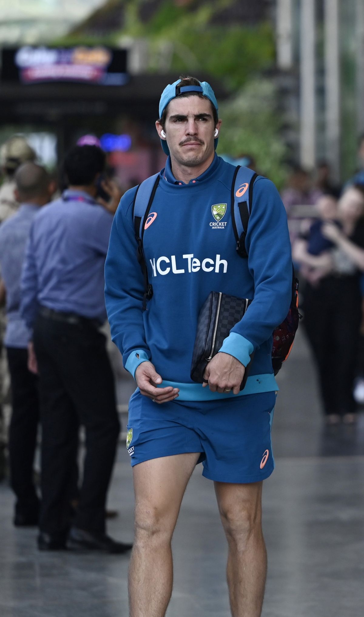 Sean Abbott arrives in Lucknow with the rest of the Australia squad ...