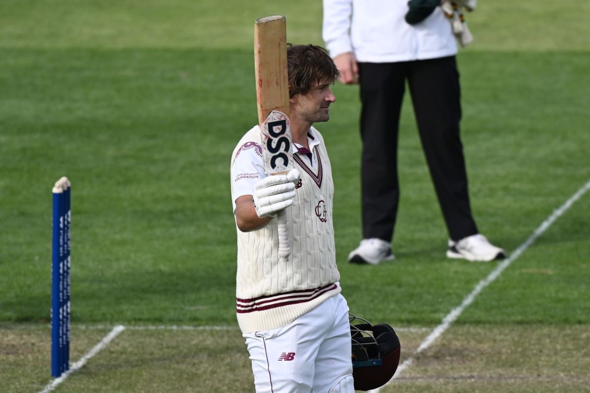 Joe Burns celebrates his century | ESPNcricinfo.com