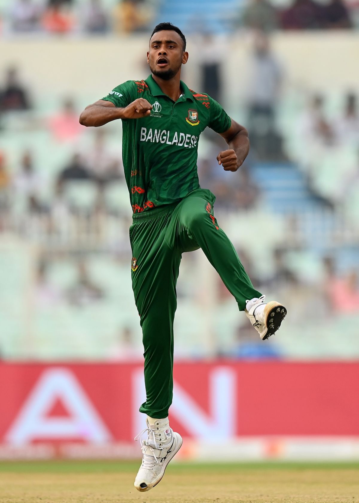 Shoriful Islam varied the lines against Max O'Dowd to get him ...