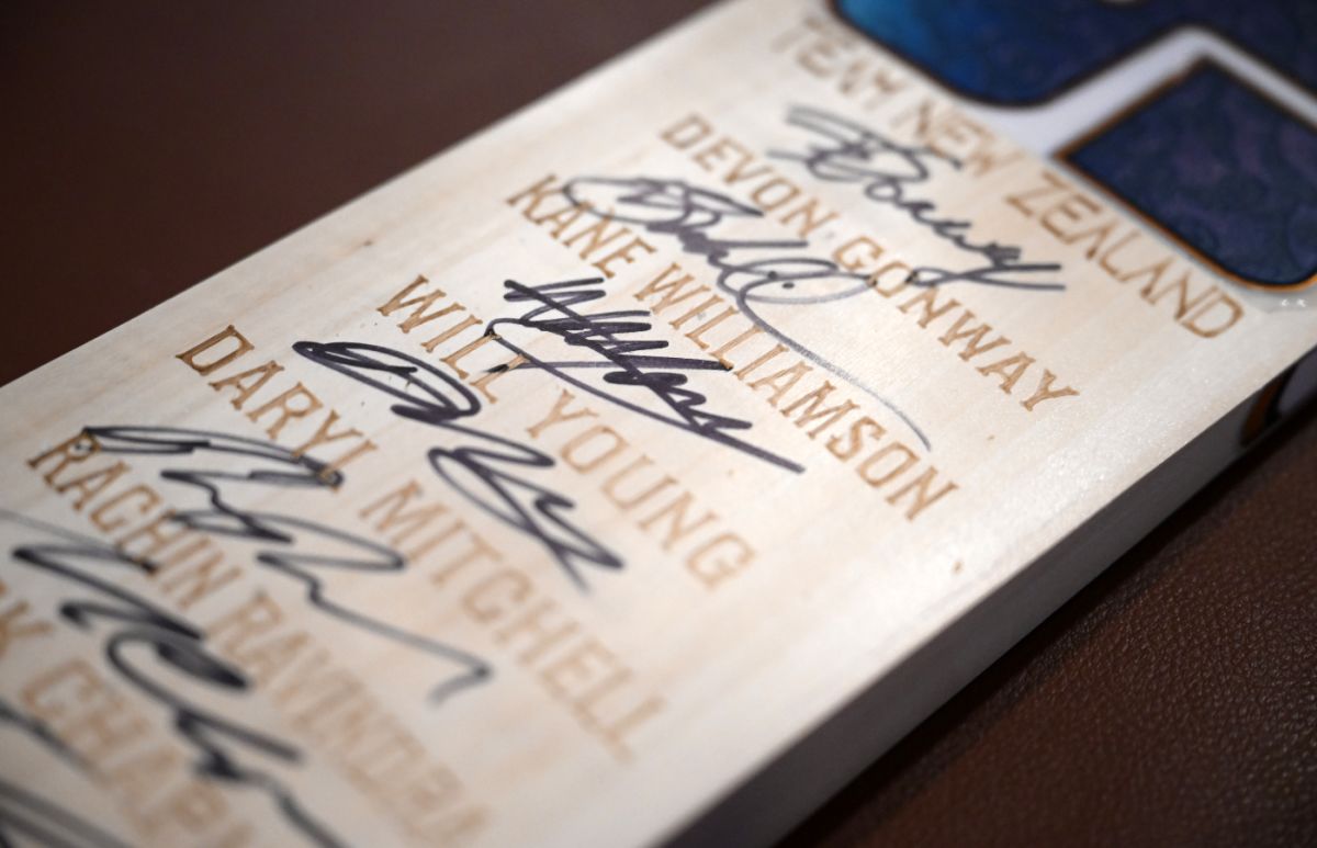 A fan's delight: a bat with the New Zealand team's autographs ...
