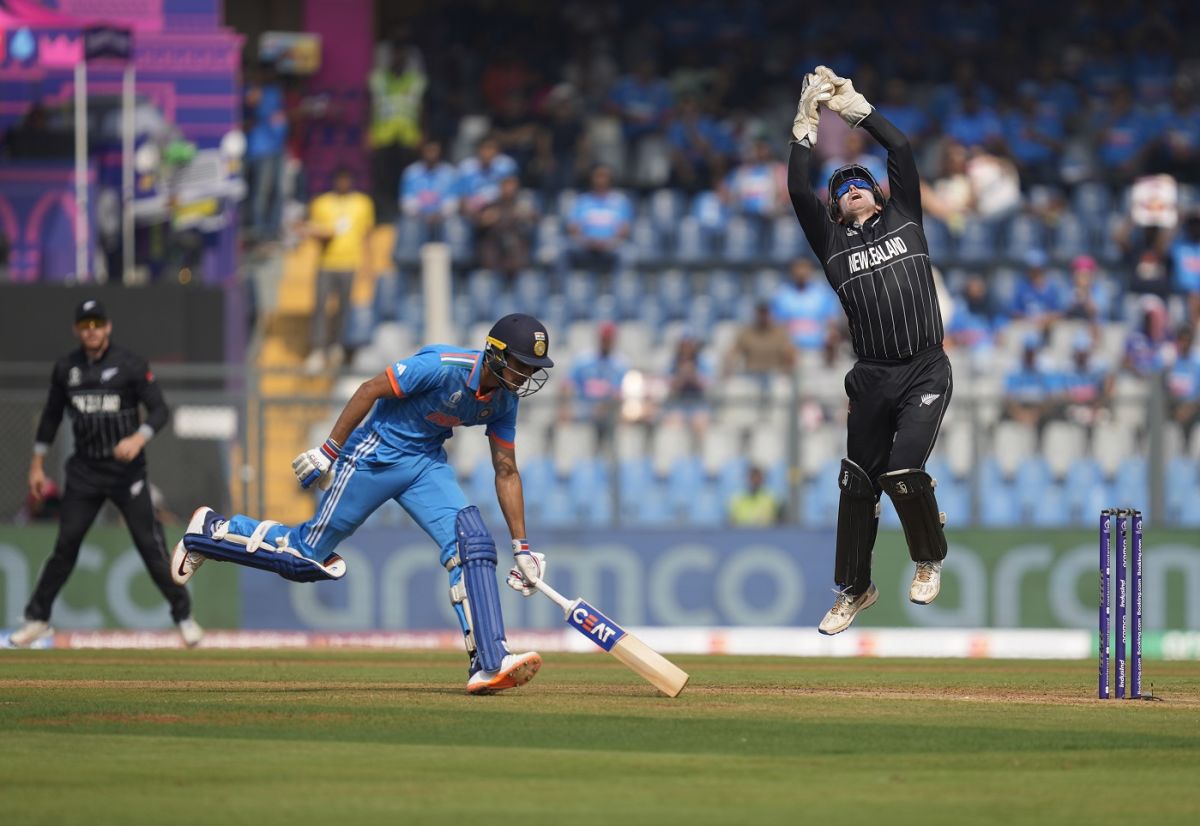 Tom Latham grabs the ball with India pinching a single | ESPNcricinfo.com