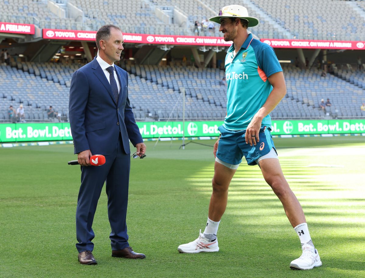 Marnus Labuschagne, Alex Carey and Andrew McDonald wait for play to ...