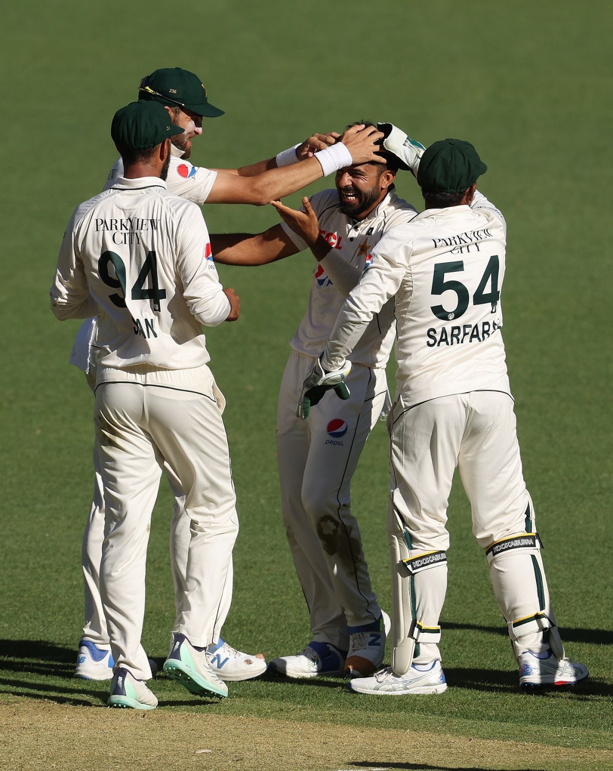 England celebrate the run-out of Harmanpreet Kaur | ESPNcricinfo.com