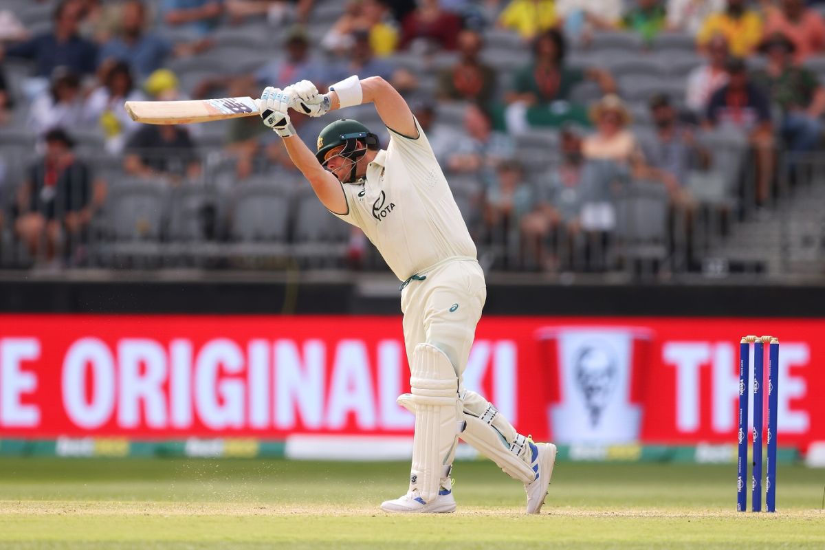 Steven Smith plays a flowing drive | ESPNcricinfo.com
