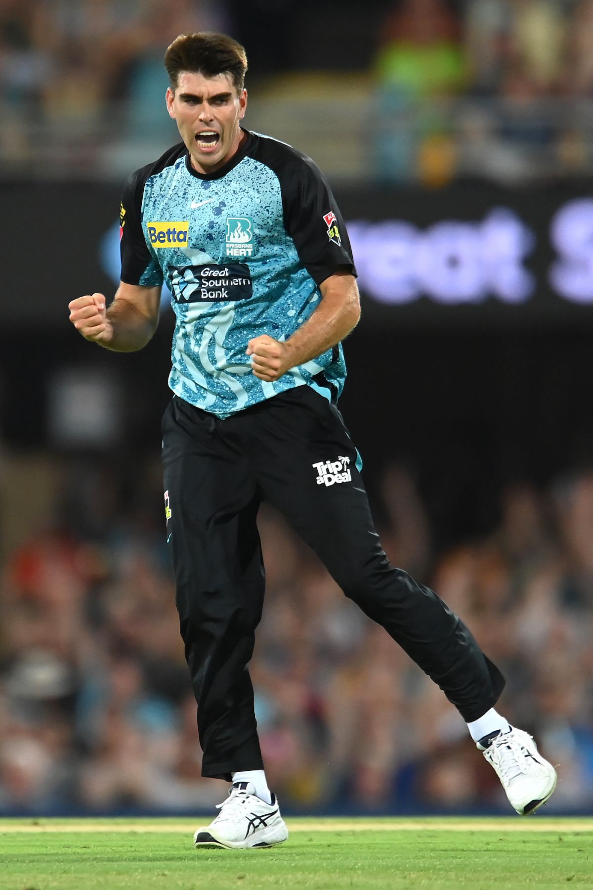 Xavier Bartlett was the star performer with the ball for Heat ...