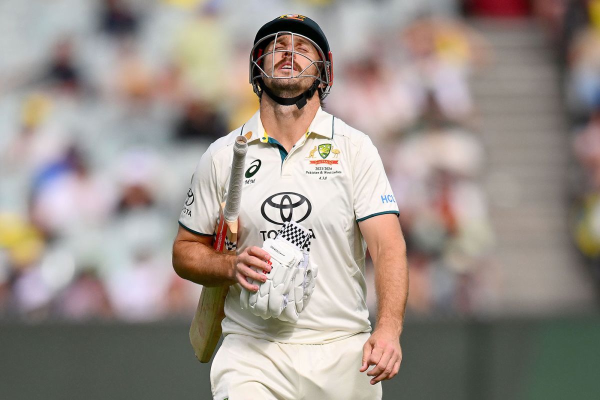 Mitchell Marsh leaves to a standing ovation at the MCG | ESPNcricinfo.com
