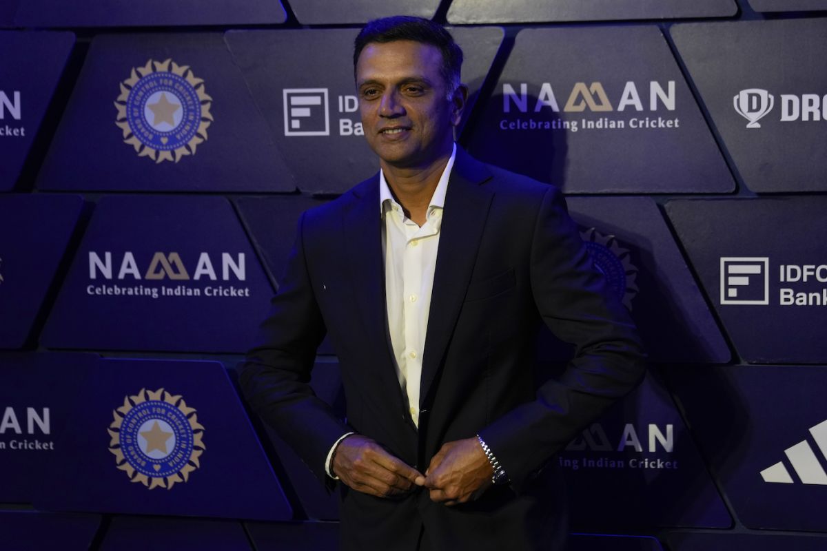 Rahul Dravid dishes out a smile at the BCCI awards | ESPNcricinfo.com