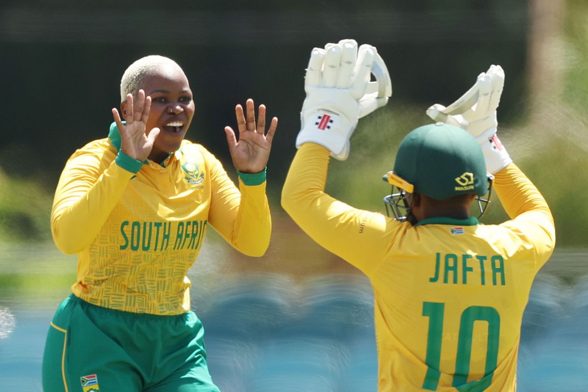 Nonkululeko Mlaba and Sinalo Jafta celebrate a wicket | ESPNcricinfo.com