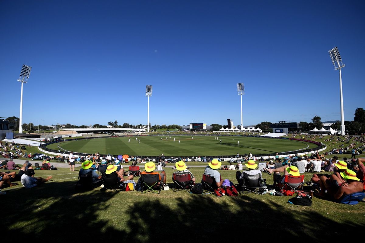Spectators have a chilled Sunday at the Bay Oval | ESPNcricinfo.com