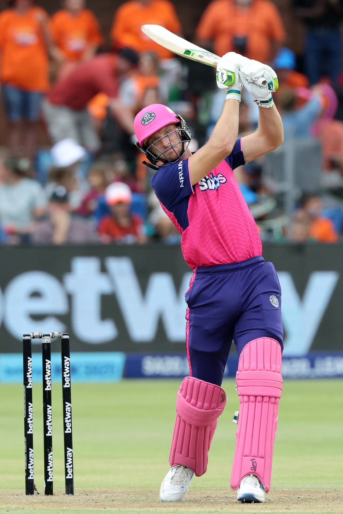 Chris Lynn muscles a boundary in the powerplay | ESPNcricinfo.com