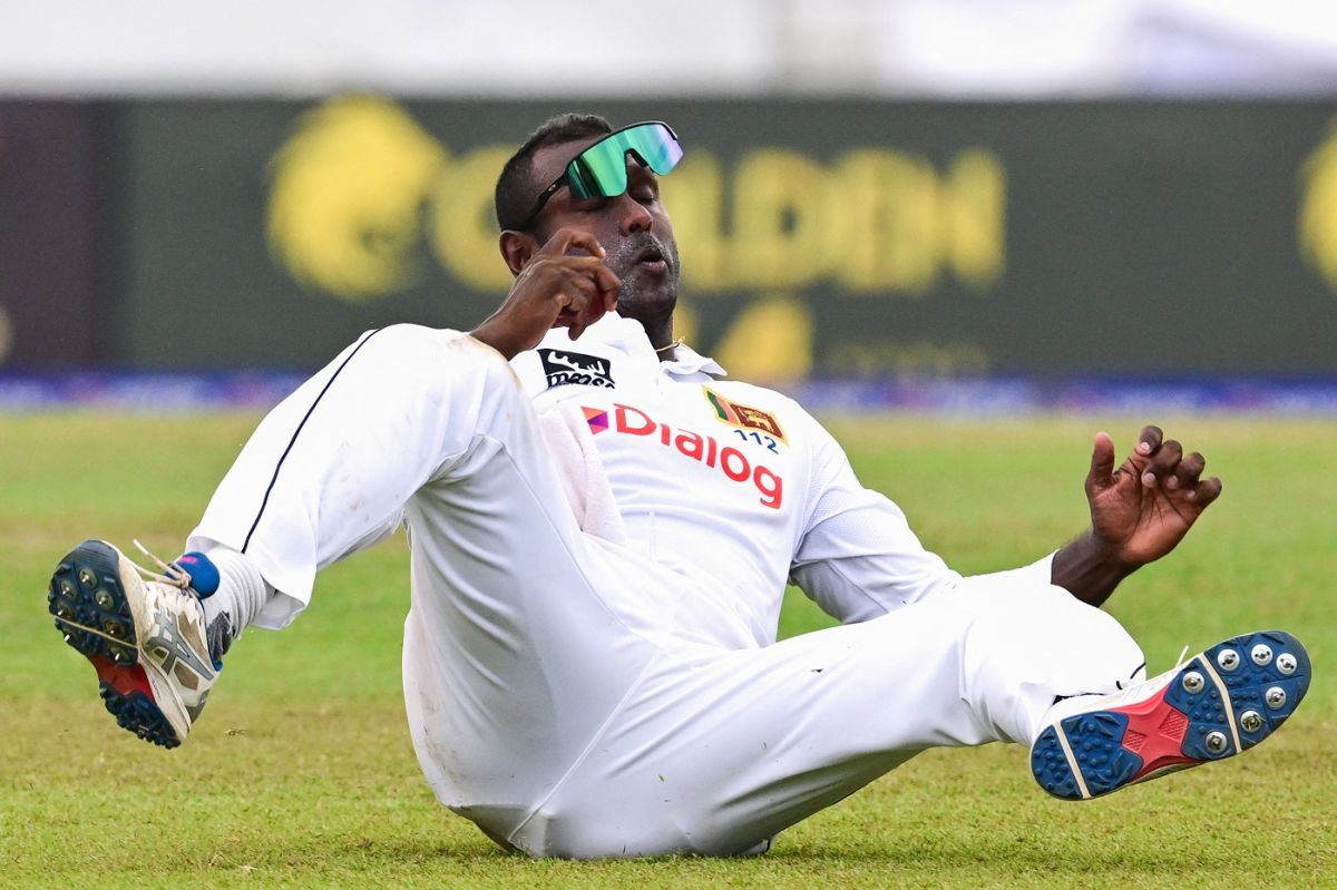 Angelo Mathews with a fielding effort in Colombo | ESPNcricinfo.com