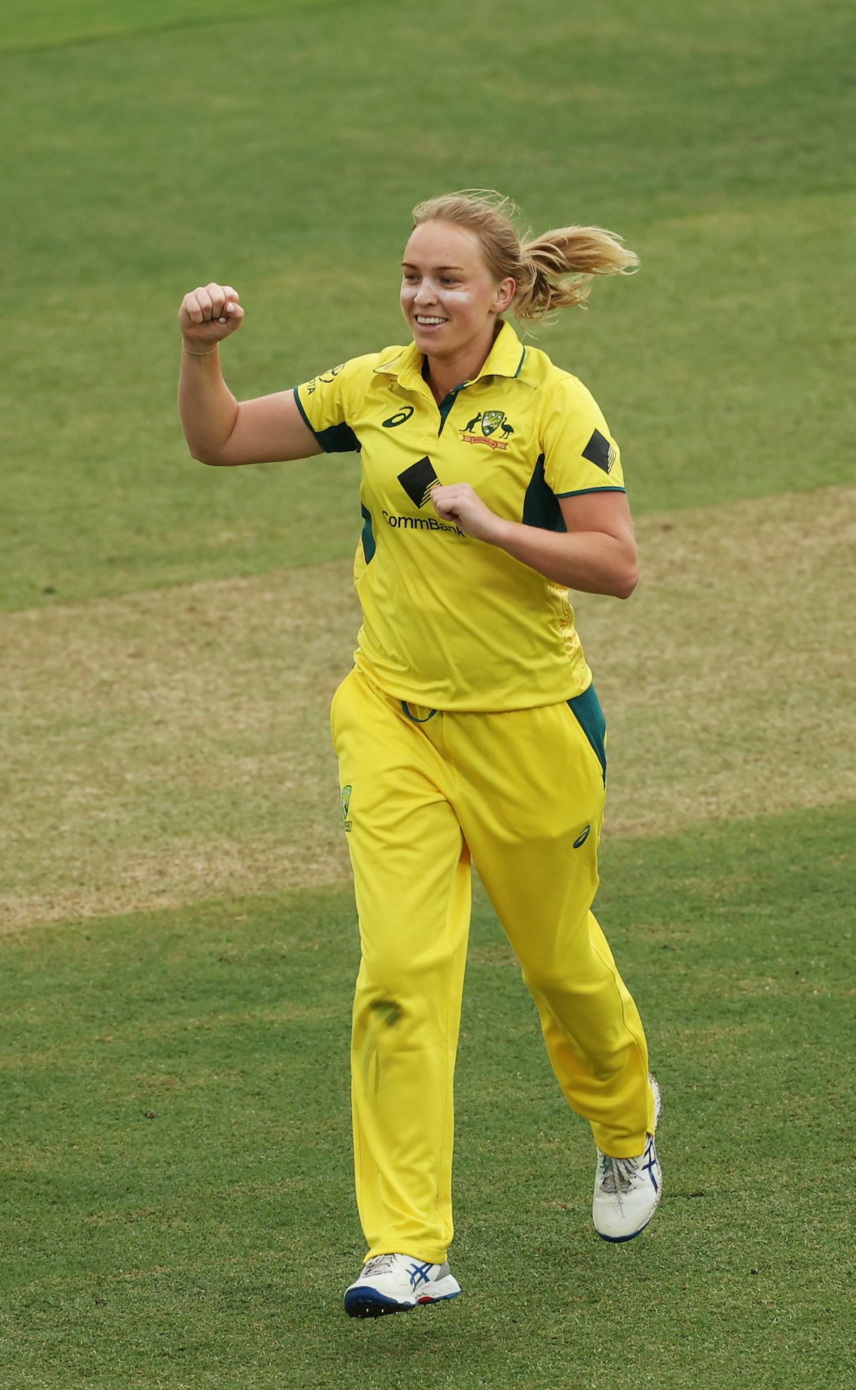 Kim Garth celebrates after getting rid of Nadine de Klerk ...