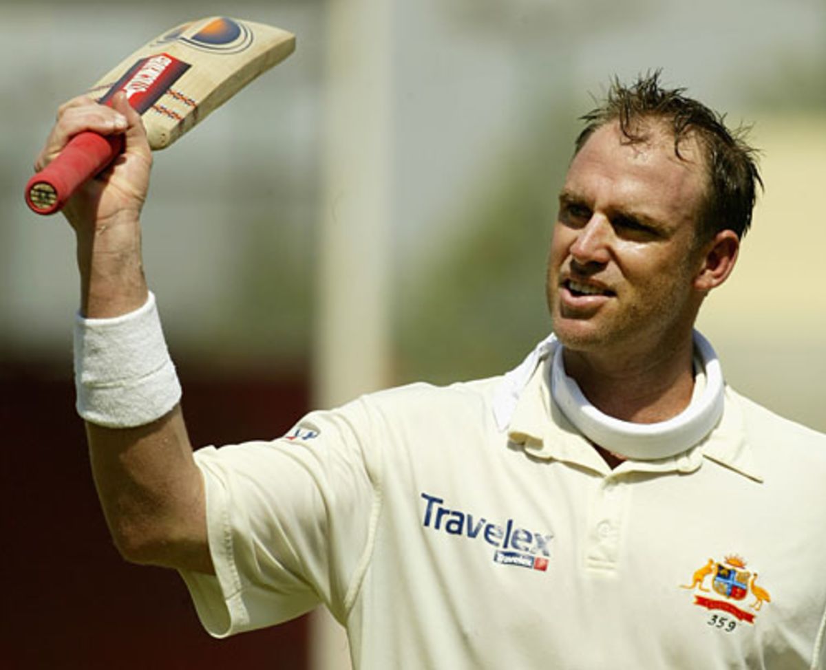 Matthew Hayden acknowledges the crowd | ESPNcricinfo.com