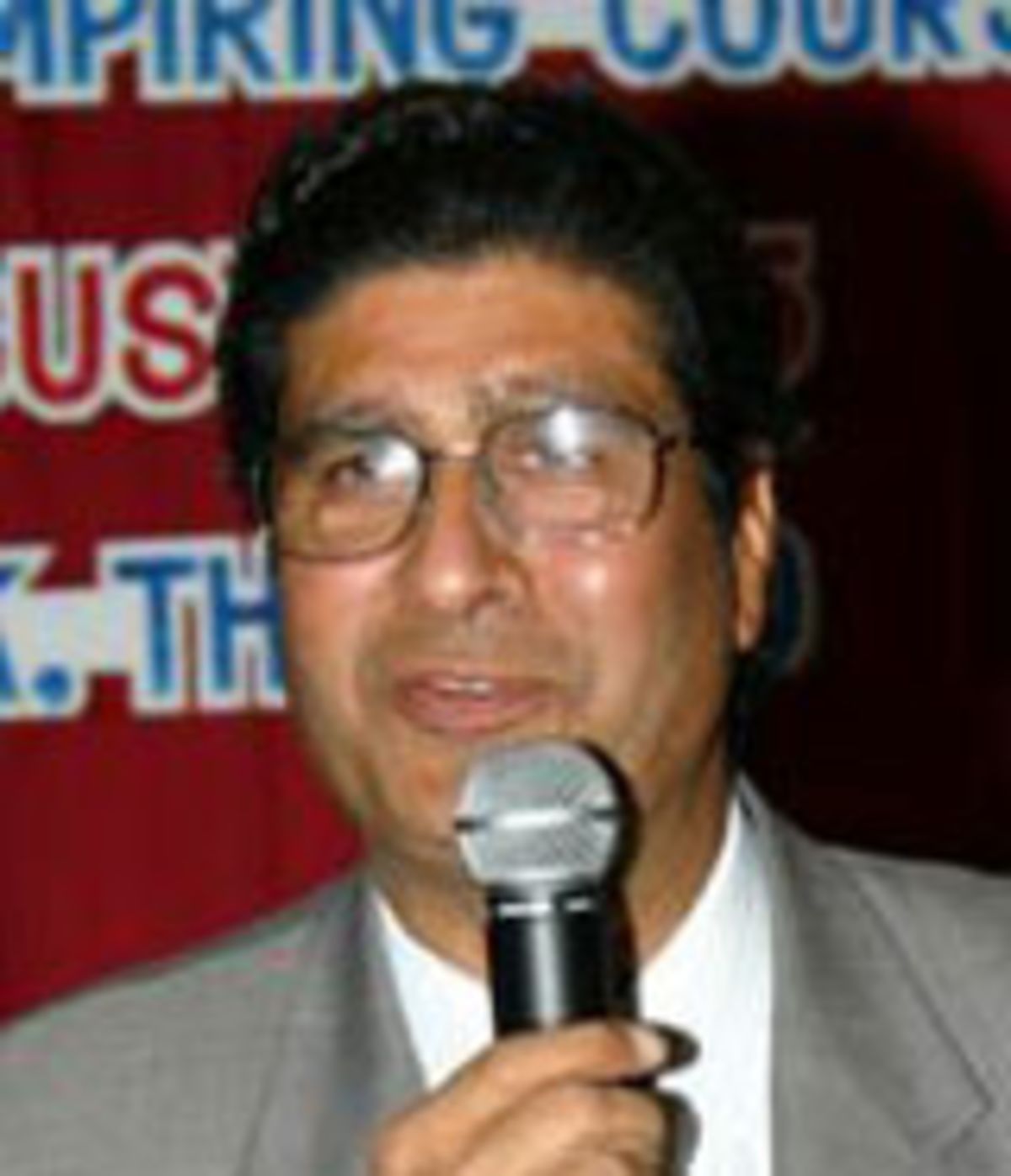 Mali Richards keeps his eye on the ball | ESPNcricinfo.com