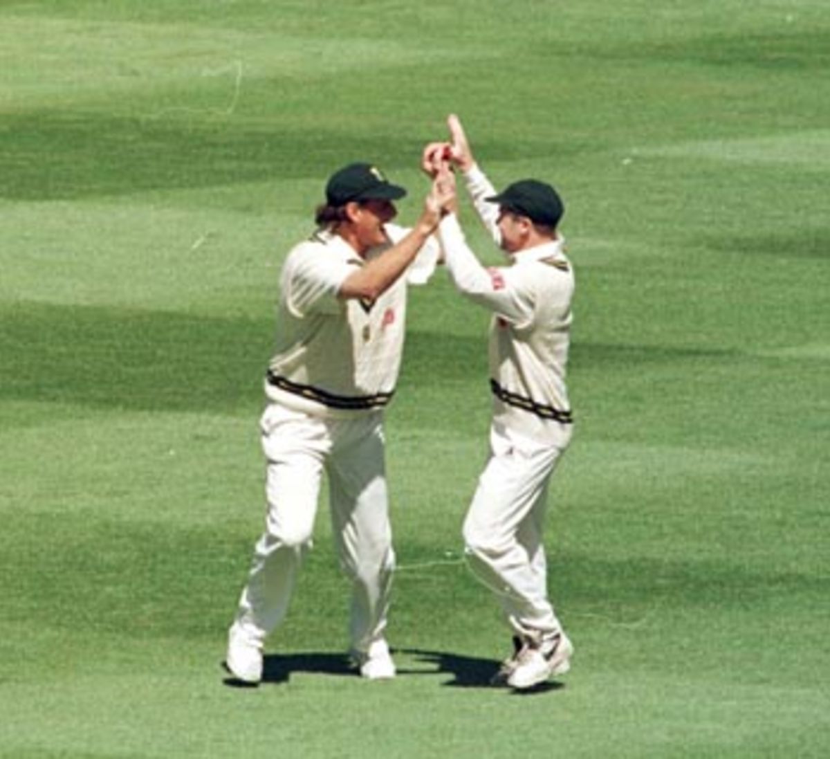 Brian McMillan and Daryll Cullinan high five | ESPNcricinfo.com