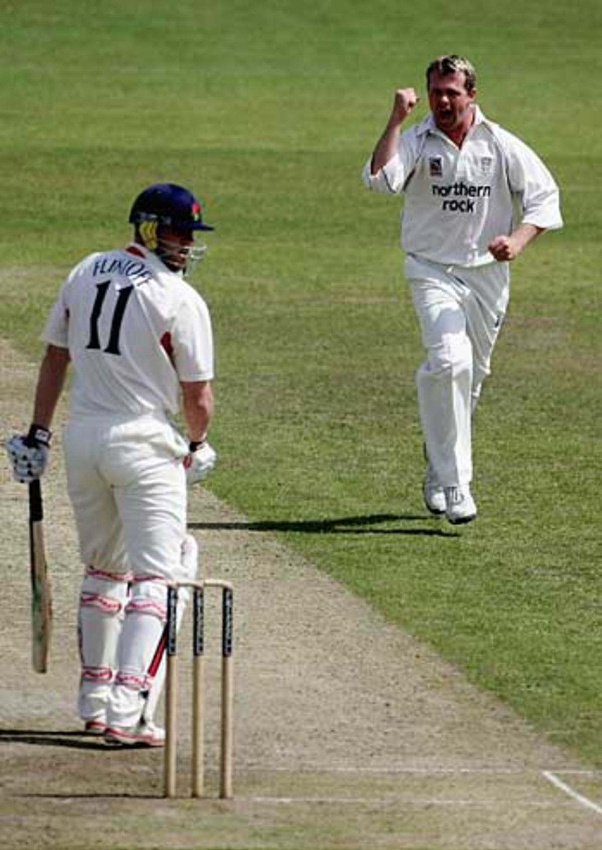 Mick Lewis celebrates dismissing Andrew Flintoff | ESPNcricinfo.com