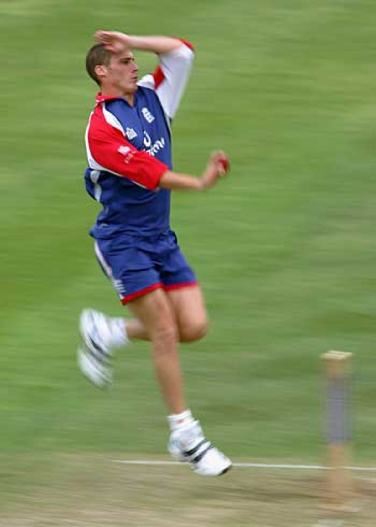 Simon Jones bowls at nets | ESPNcricinfo.com