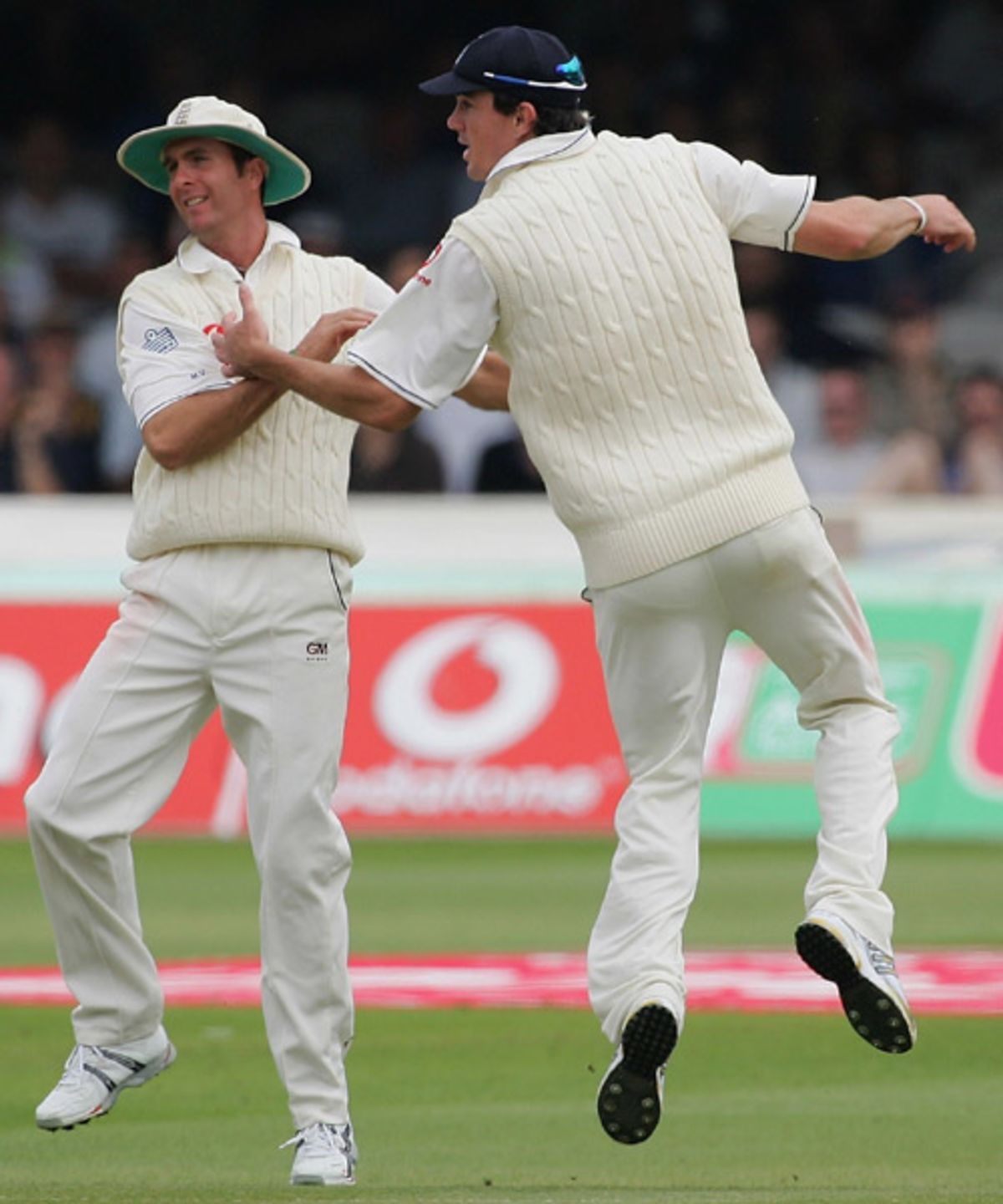 Michael Vaughan and Kevin Pietersen celebrate | ESPNcricinfo.com
