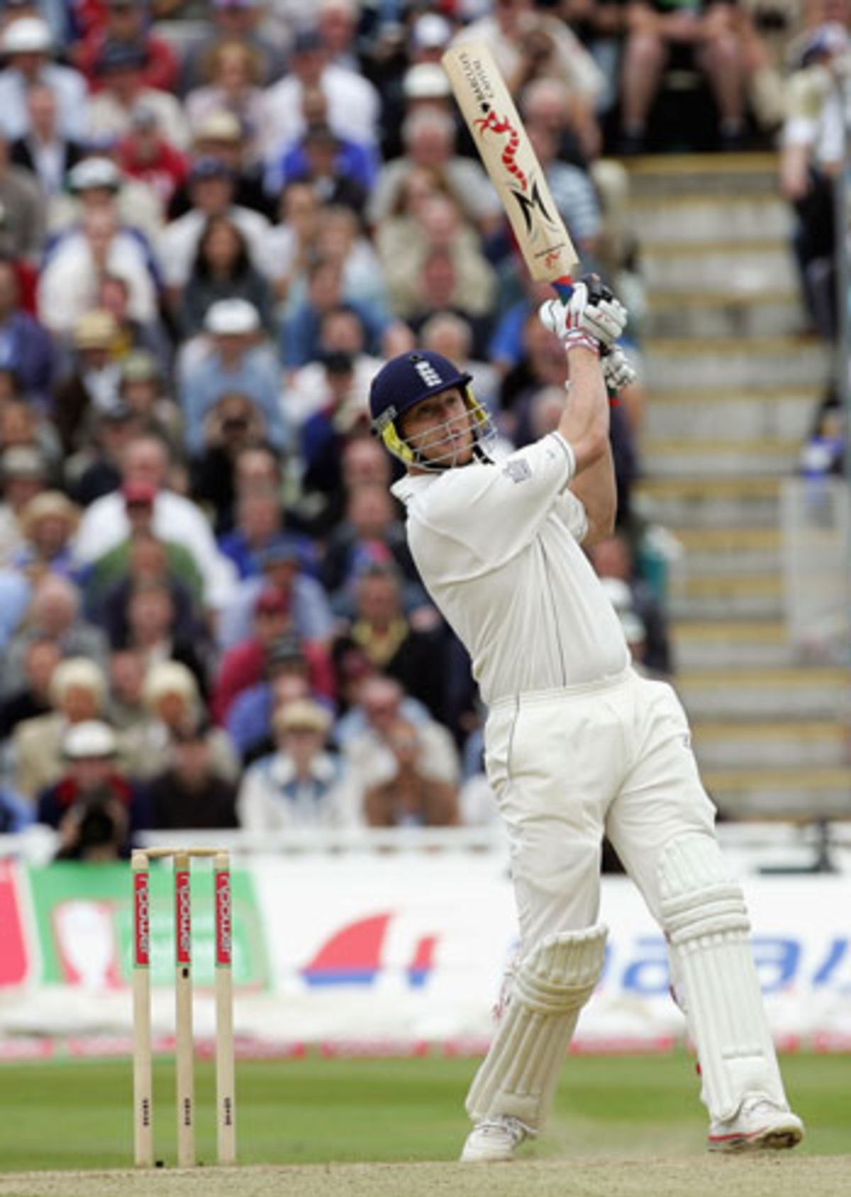 Andrew Flintoff launches Brett Lee for a massive six | ESPNcricinfo.com