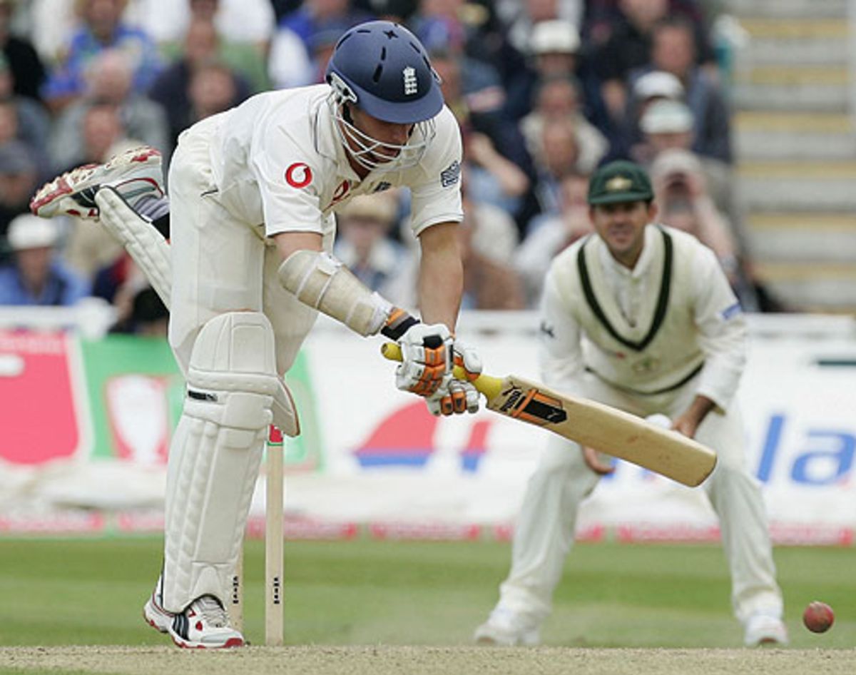 Andrew Flintoff launches Brett Lee for a massive six | ESPNcricinfo.com