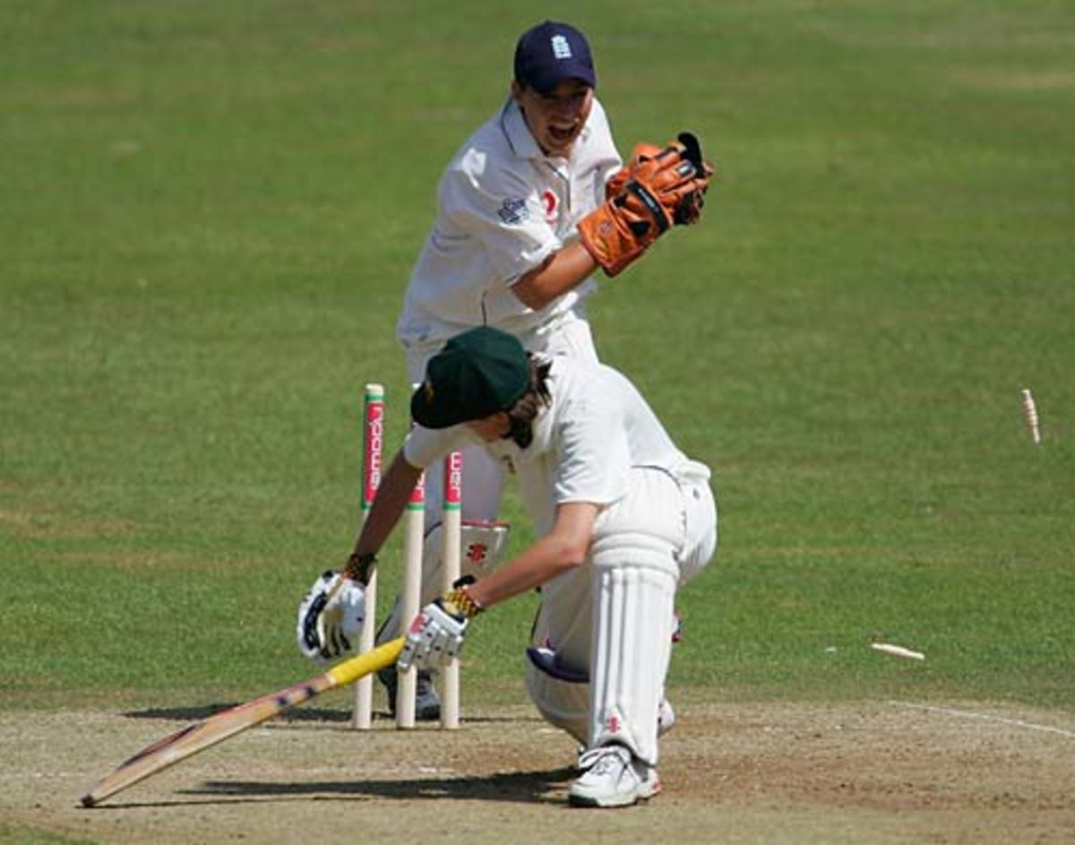 Jane Smit stumps Lisa Keightley | ESPNcricinfo.com