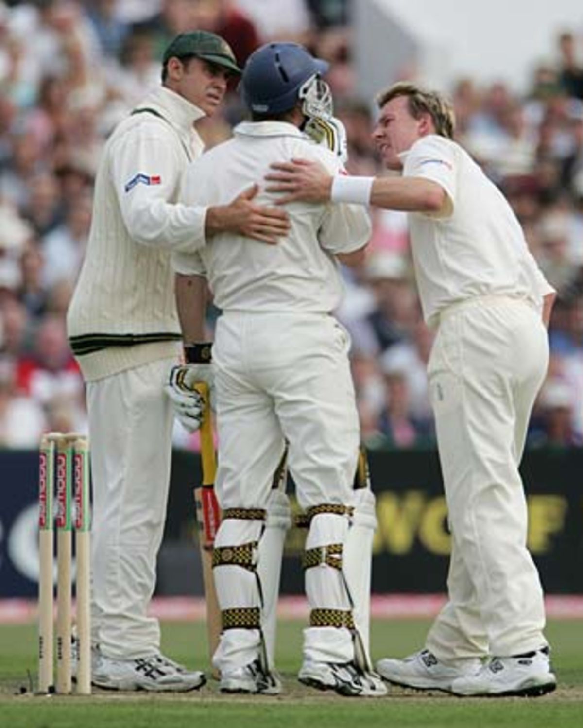 Brett Lee throws up his hands in despair | ESPNcricinfo.com
