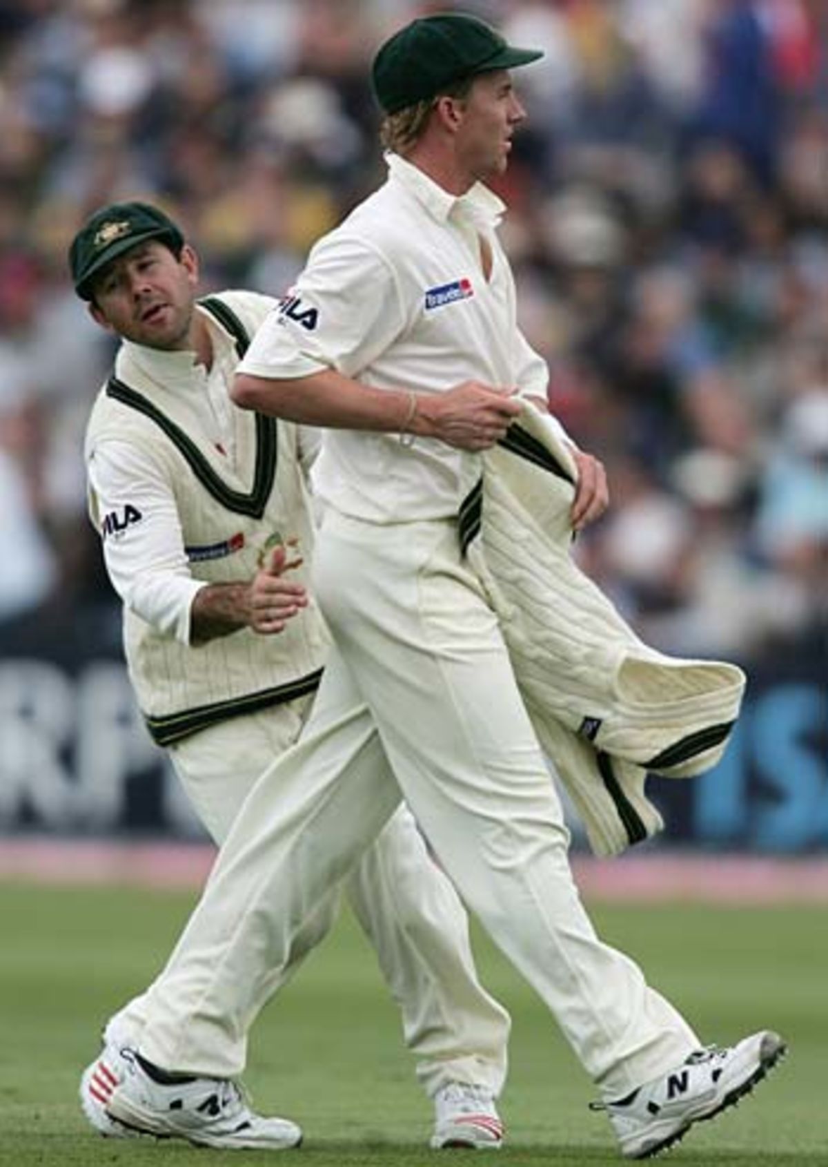 Brett Lee walks away after Ricky Ponting and Shane Warne had combined ... Brett Lee walks away after Ricky Ponting and Shane Warne had combined ...