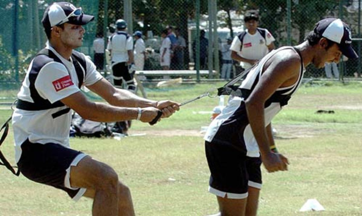 Taking the strain: Mashrafe Mortaza and Syed Rasel | ESPNcricinfo.com