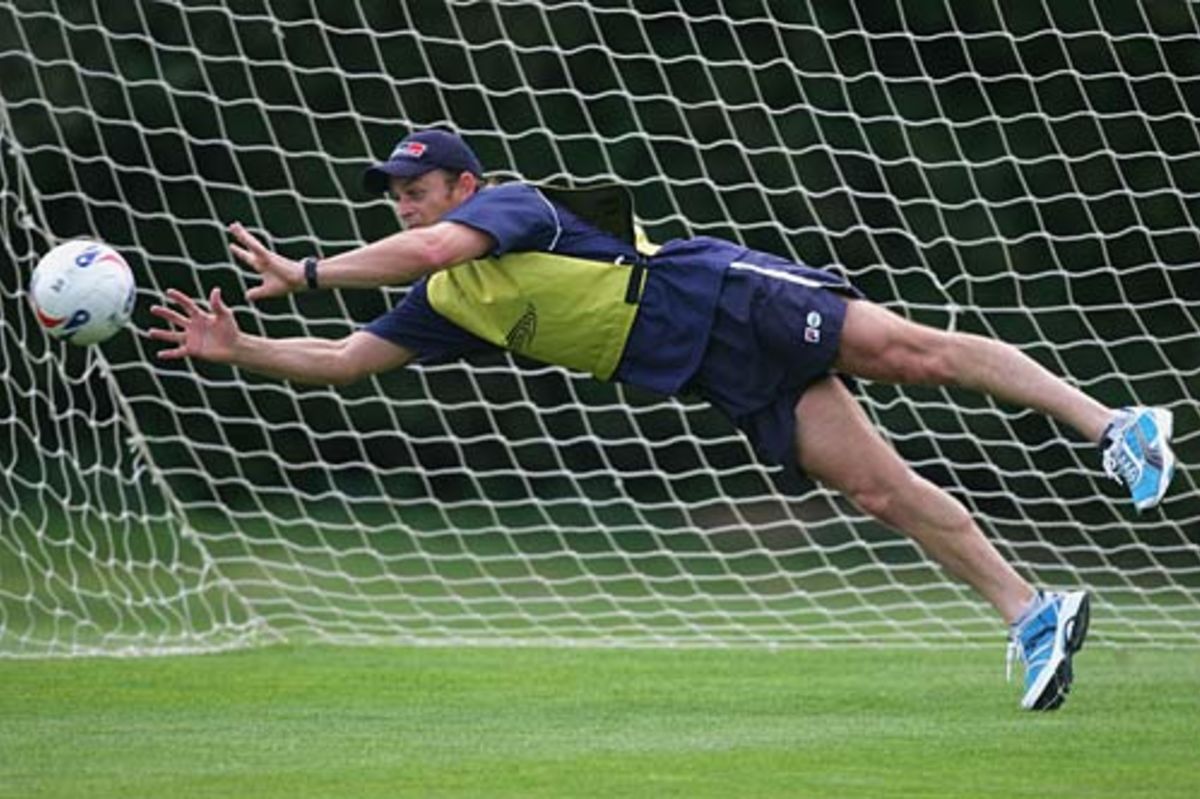 Upul Tharanga reaches his hundred | ESPNcricinfo.com